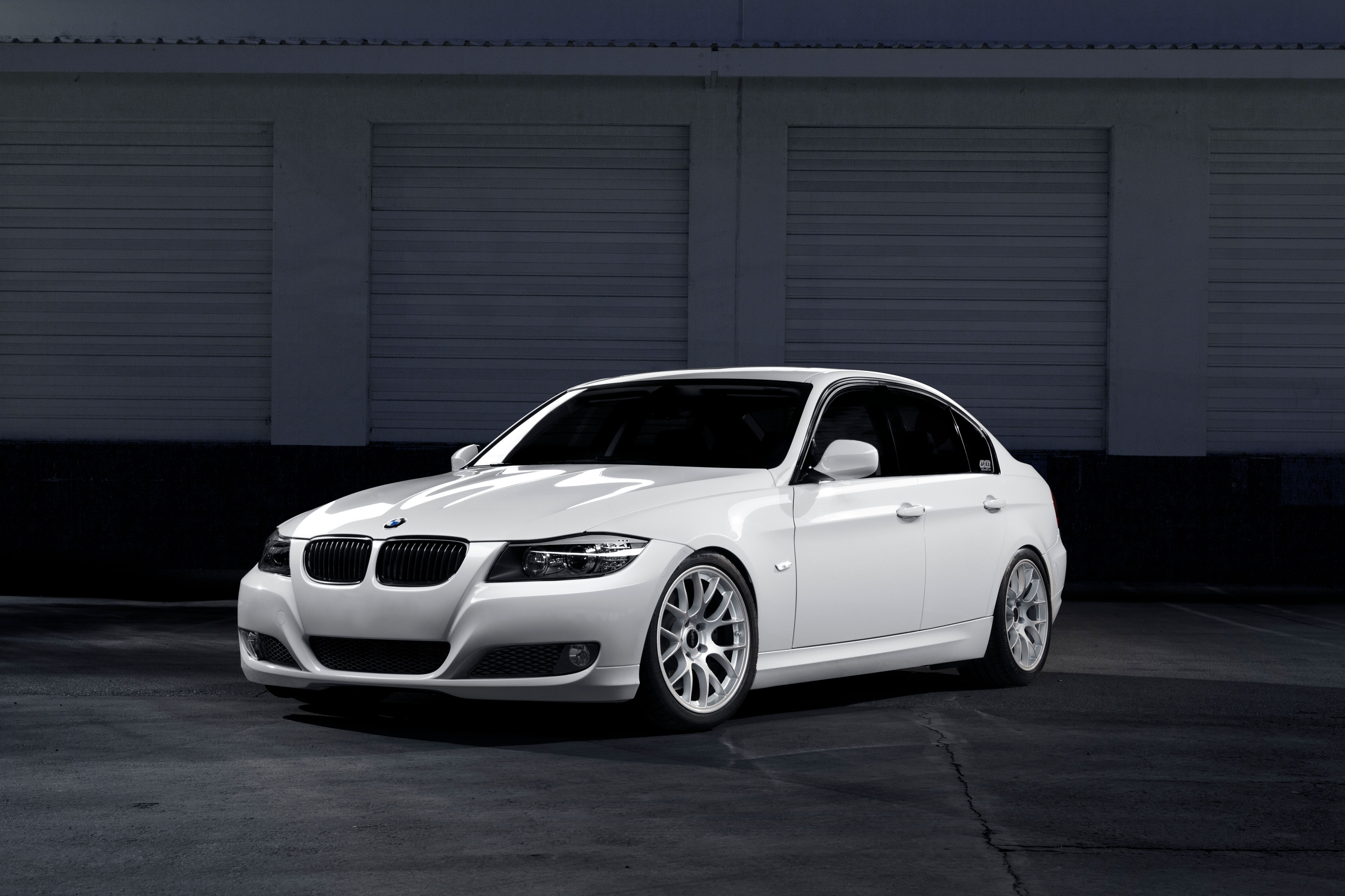 Photoshoot: 19″ EC-7 Wheels on Alpine White BMW E90 335D