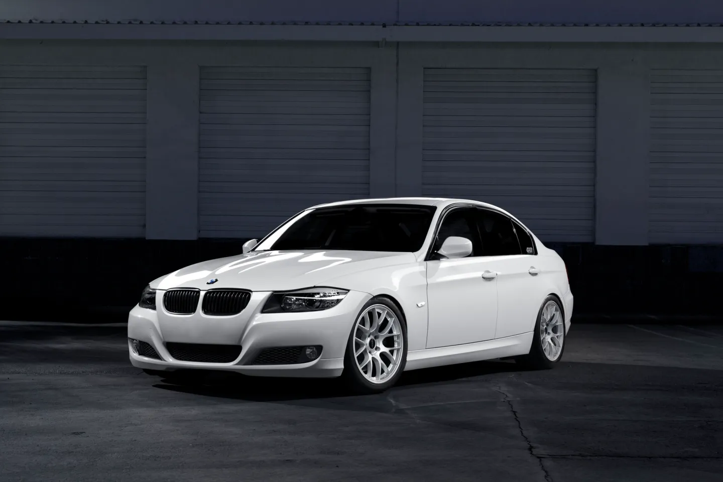 Photoshoot: 19″ EC-7 Wheels on Alpine White BMW E90 335D