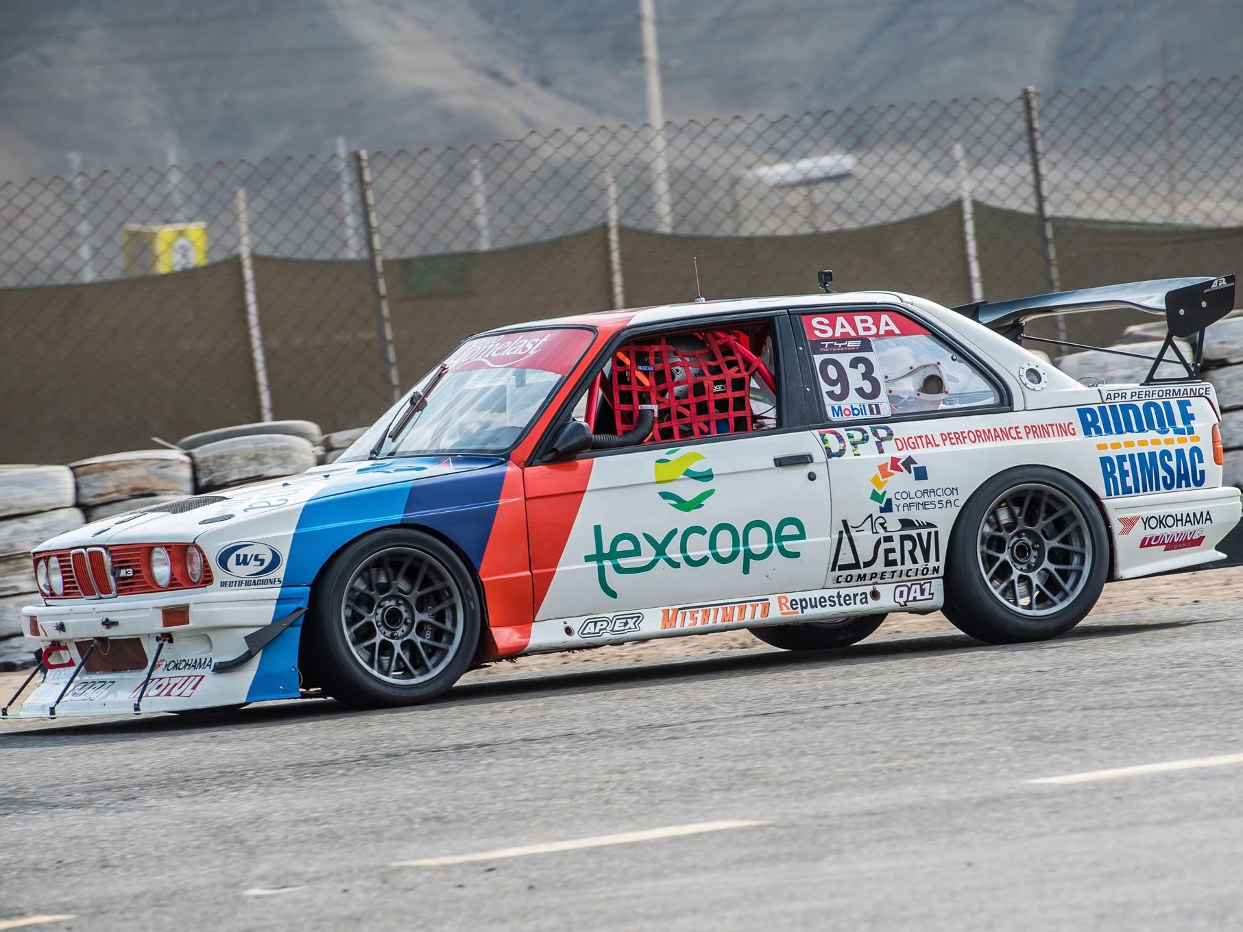 BMW E30 M3 with 17" ARC-8 Wheels in Anthracite