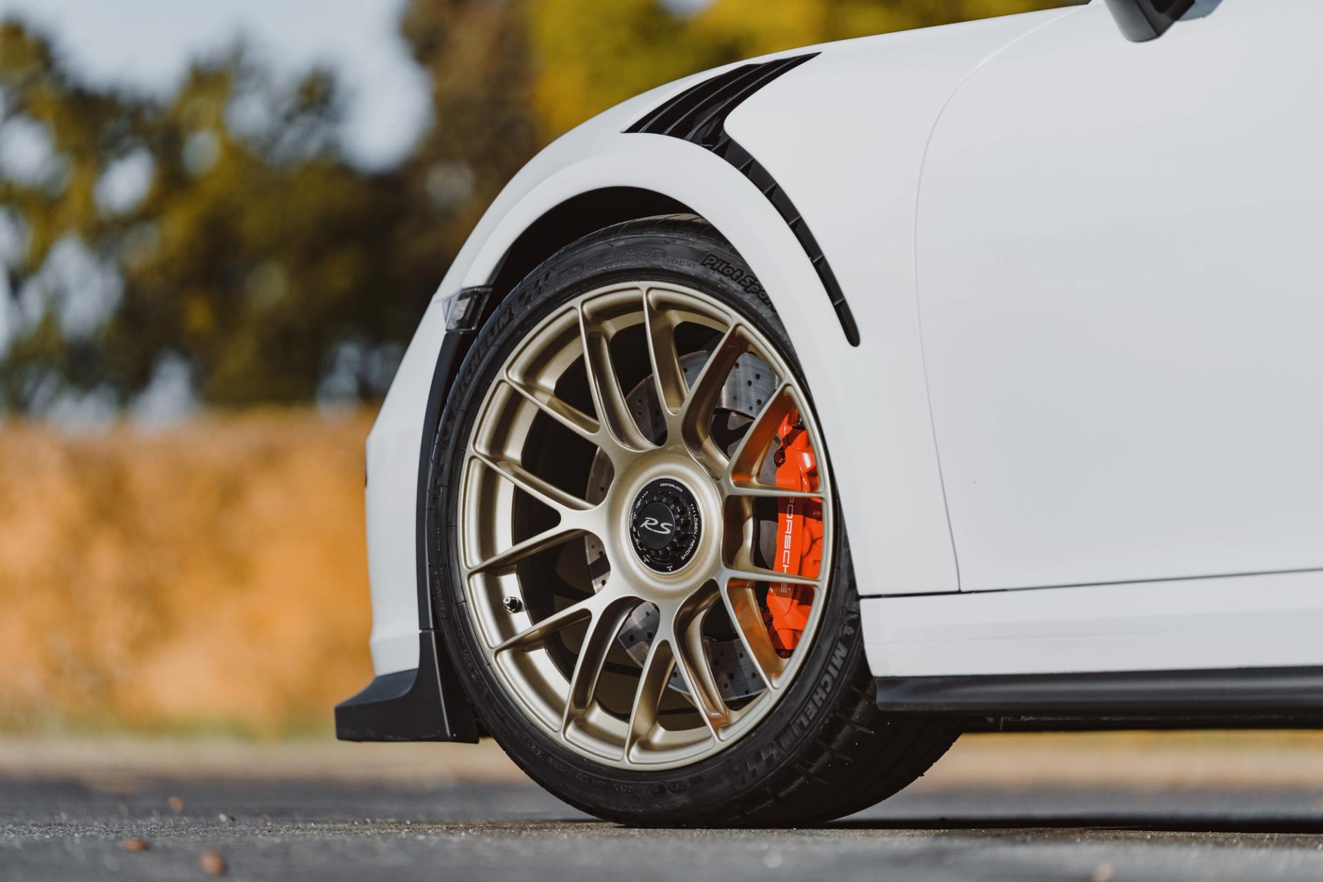 Porsche 911 991.1 GT3 RS with 19" EC-7RS Wheels in Motorsport Gold