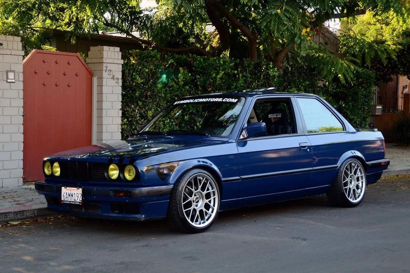 BMW E30 3 Series with 17" ARC-8 Wheels in Hyper Silver