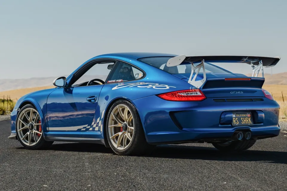 Porsche 911 997 GT3 RS with 19" VS-5RS Wheels in Motorsport Gold