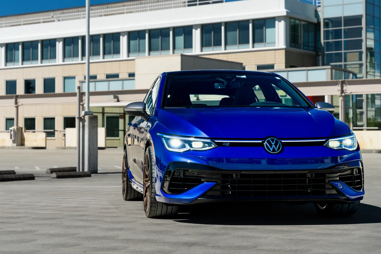 VW MK8 Golf R with 18" VS-5 Wheels in Satin Bronze