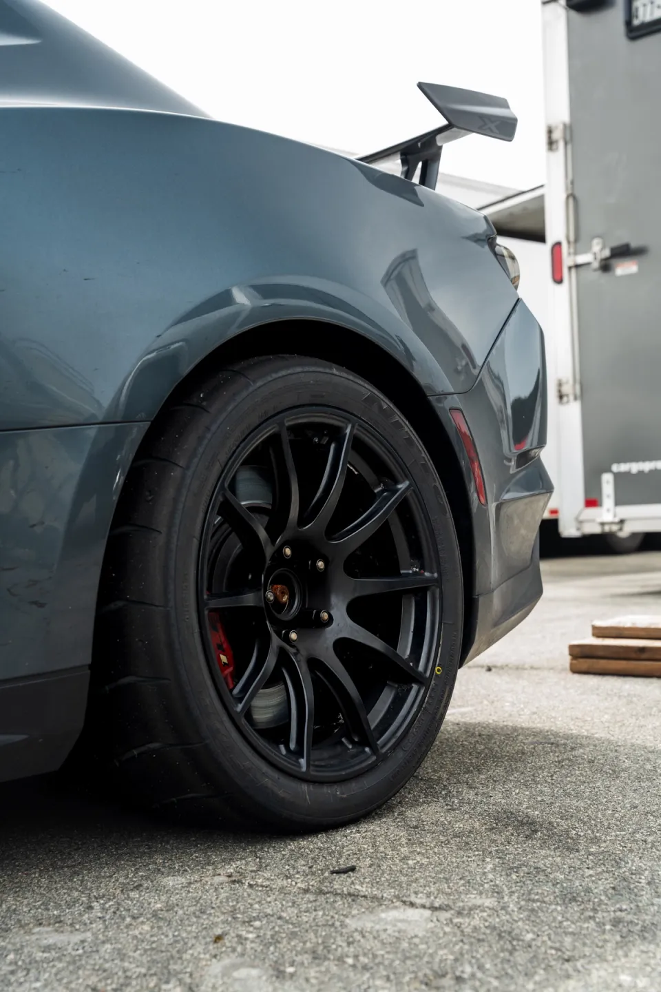 Chevrolet 6th Gen Camaro ZL1 1LE with 18" SM-10 Wheels in Anthracite