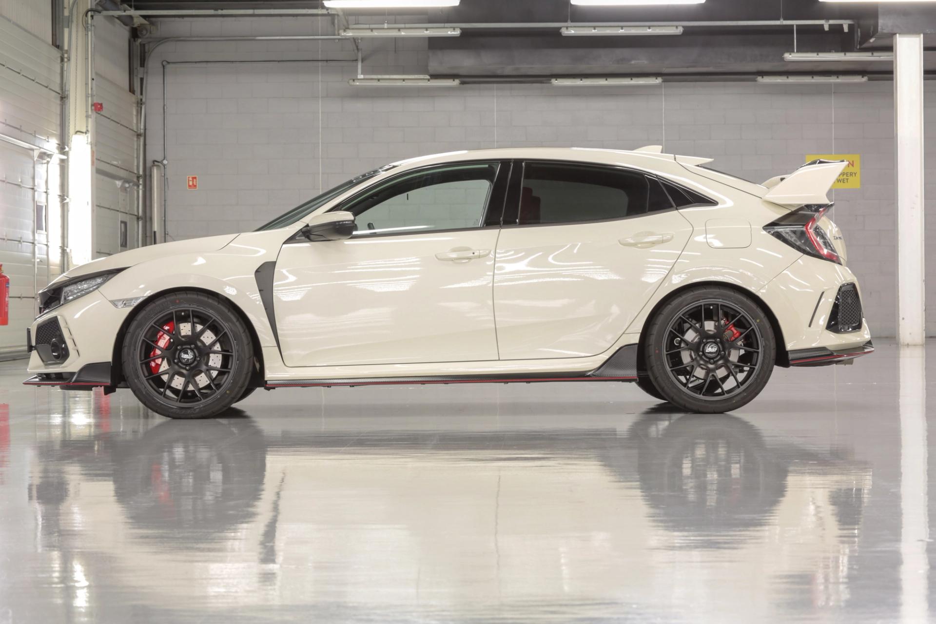 Honda FK8 Civic Type-R with 19" EC-7 Wheels in Satin Black