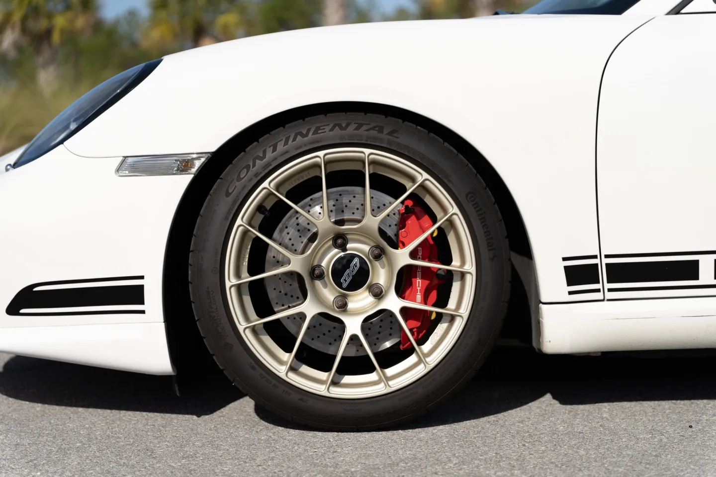 Porsche 987 Cayman R with 18" EC-7RS Wheels in Motorsport Gold