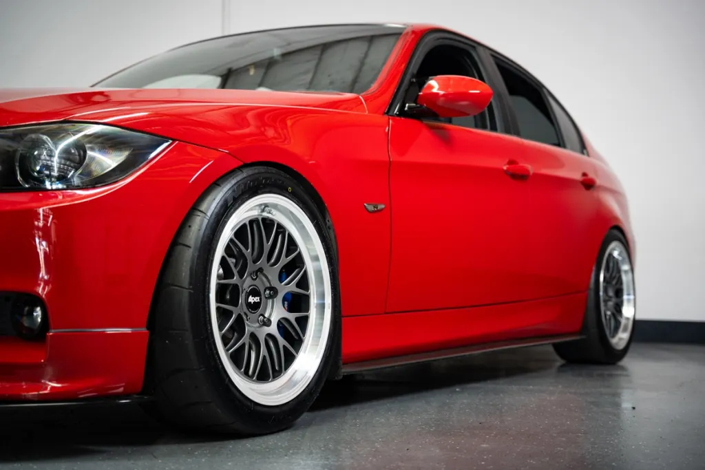 BMW E90 Sedan 3 Series with 18" ML-10RT Wheels in Machined Lip Anthracite