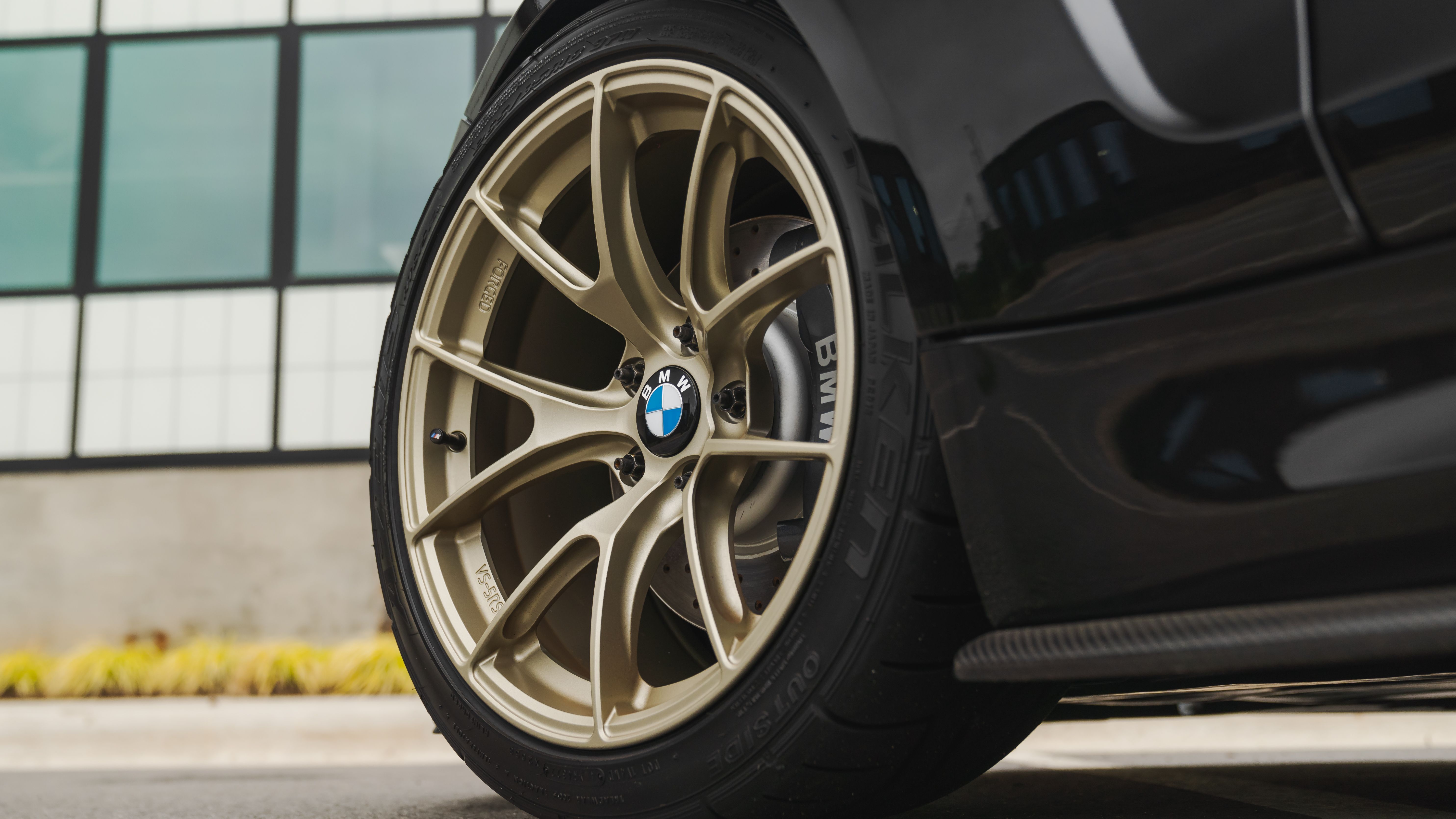 BMW E82 Coupe 1 Series with 18" VS-5RS Wheels in Motorsport Gold