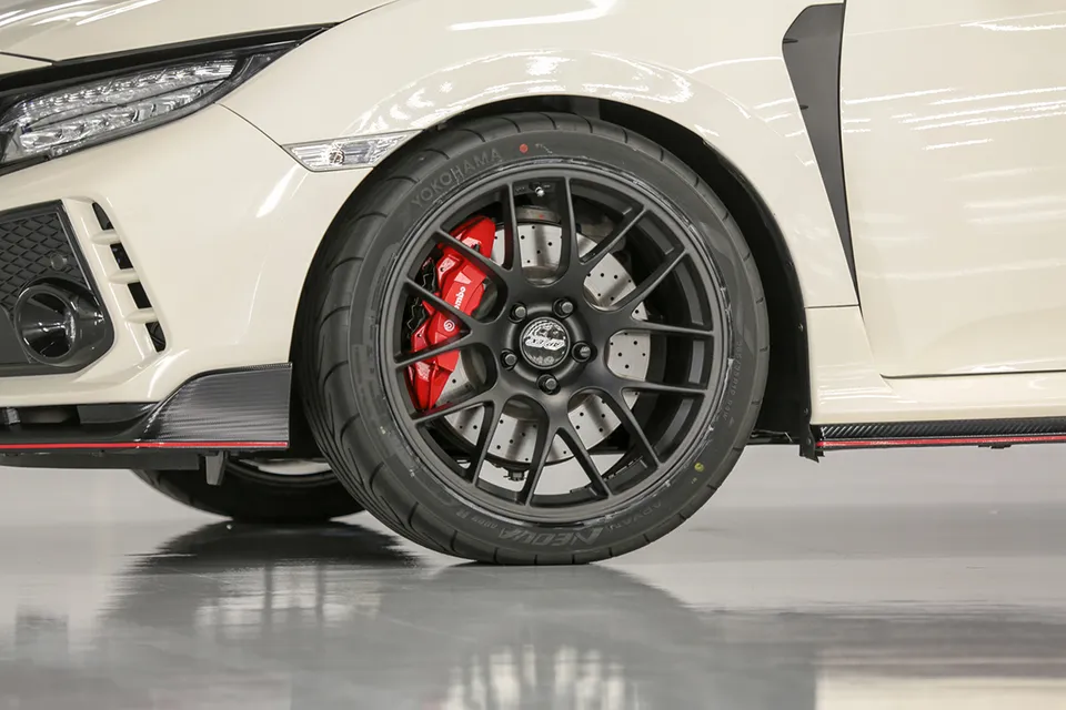 Tegiwa's Type-R Track Car Featuring 19" EC-7 Wheels