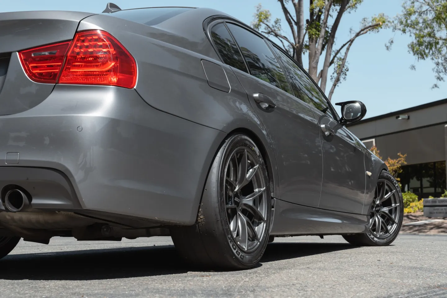 BMW E90 LCI Sedan 3 Series with 17" VS-5RS Wheels in Anthracite