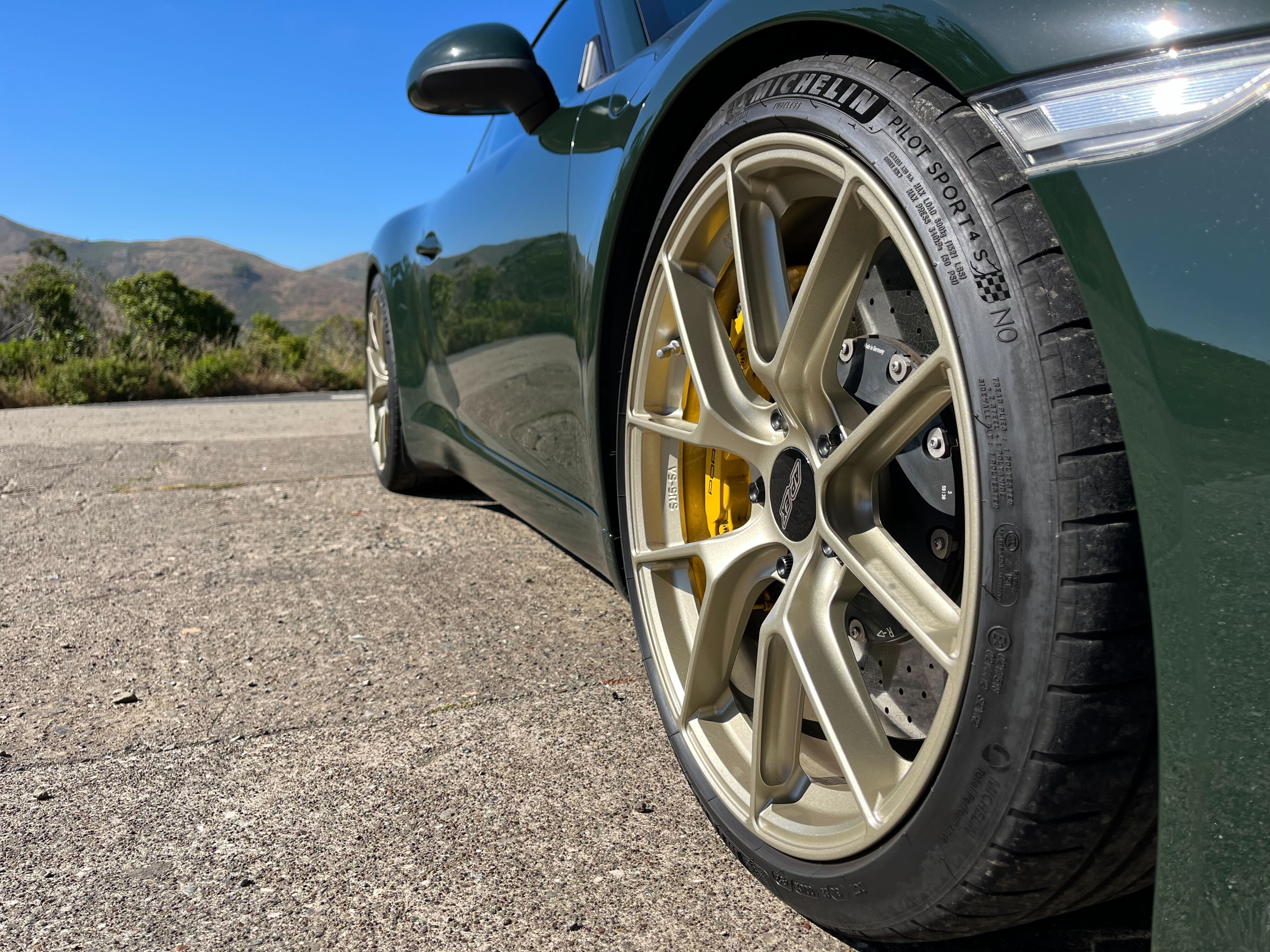 Porsche 911 991.2 Carrera T with 20" VS-5RS Wheels in Motorsport Gold