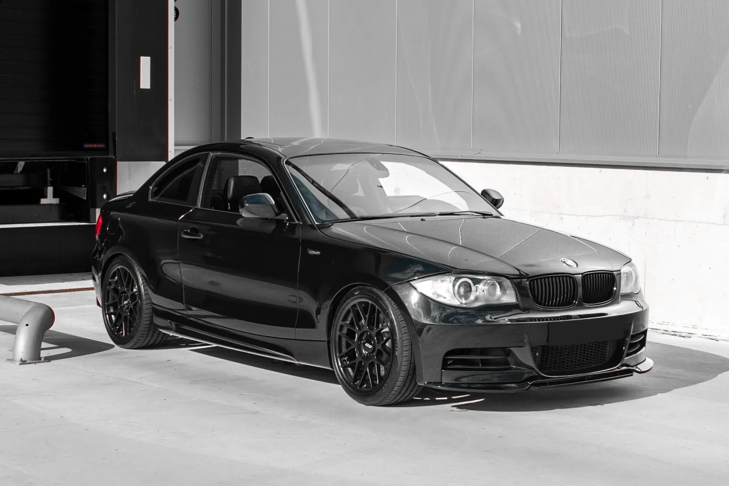 BMW E82 Coupe 1 Series with 18" ARC-8 Wheels in Satin Black