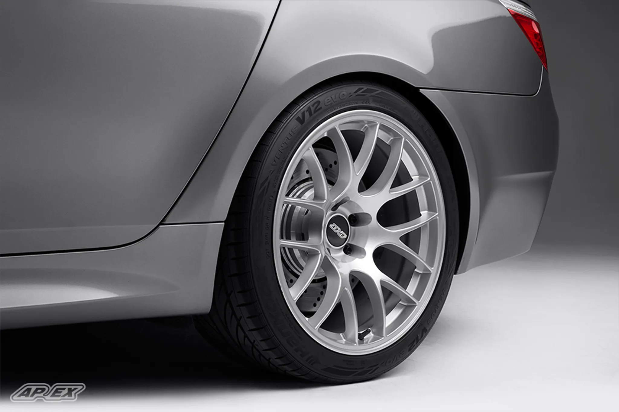 BMW E60 M5 with 19" EC-7 Wheels in Race Silver