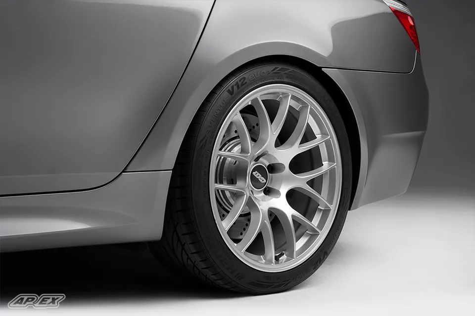 BMW E60 M5 with 19" EC-7 Wheels in Race Silver