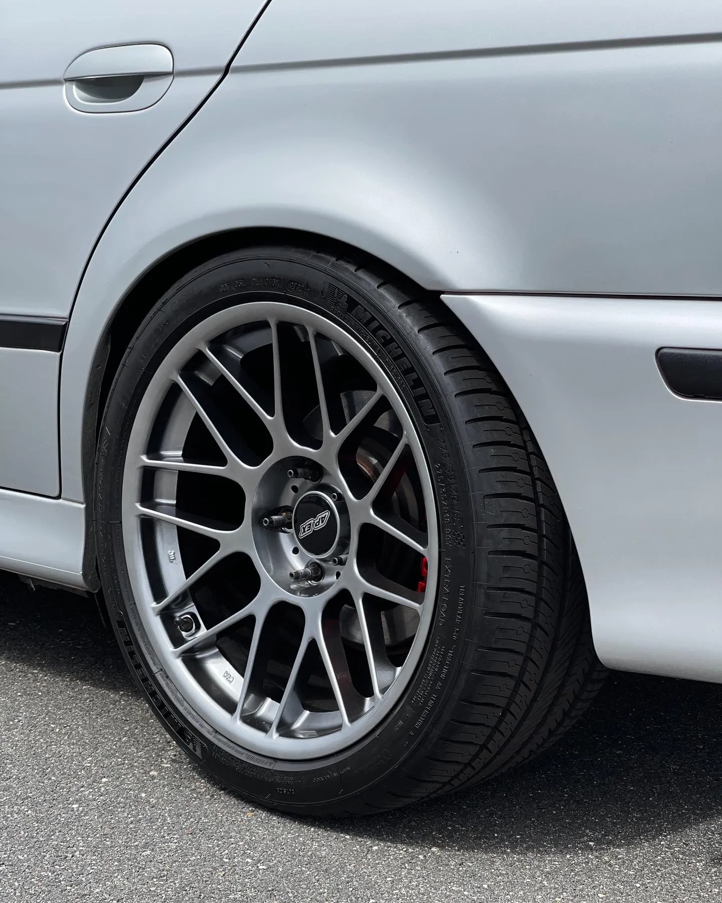 BMW E39 5 Series with 18" ARC-8 Wheels in Anthracite