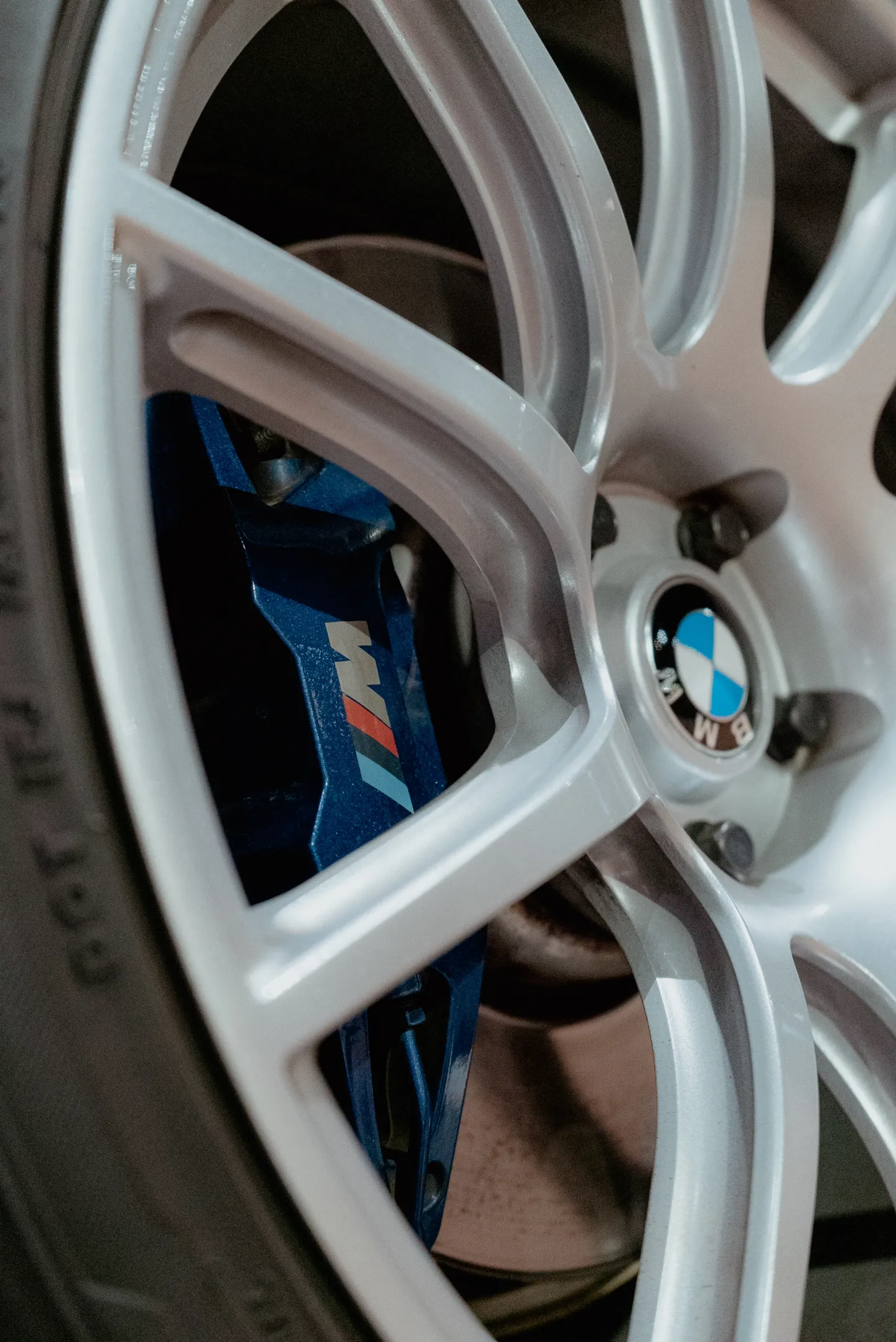 BMW G20 Sedan 3 Series with 19" SM-10 Wheels in Race Silver