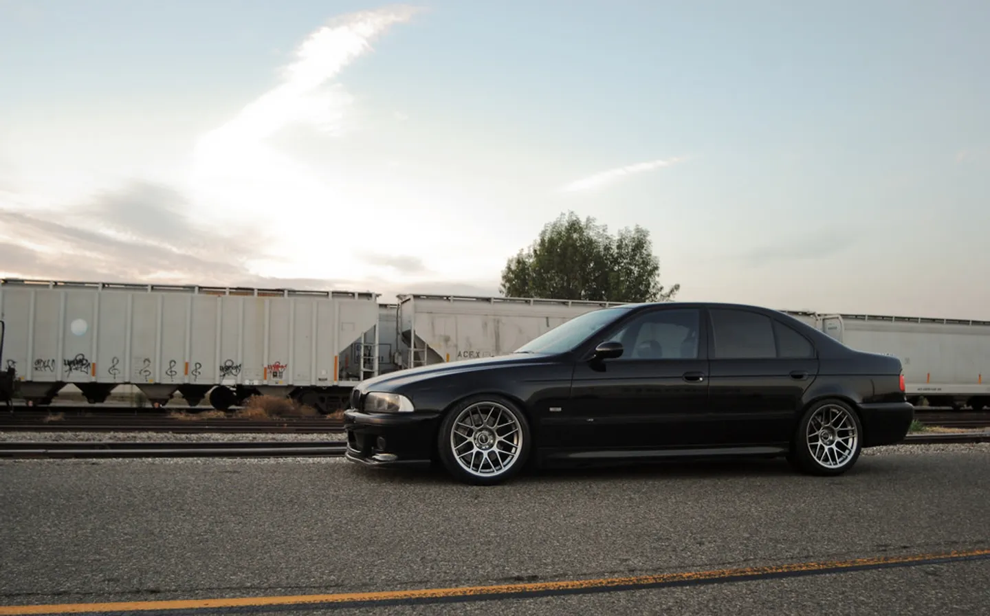 BMW E39 M5 with 18" ARC-8 Wheels in Anthracite