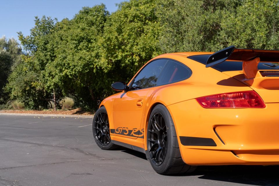 Porsche 911 997 GT3 RS with 18" EC-7RS Wheels in Satin Black