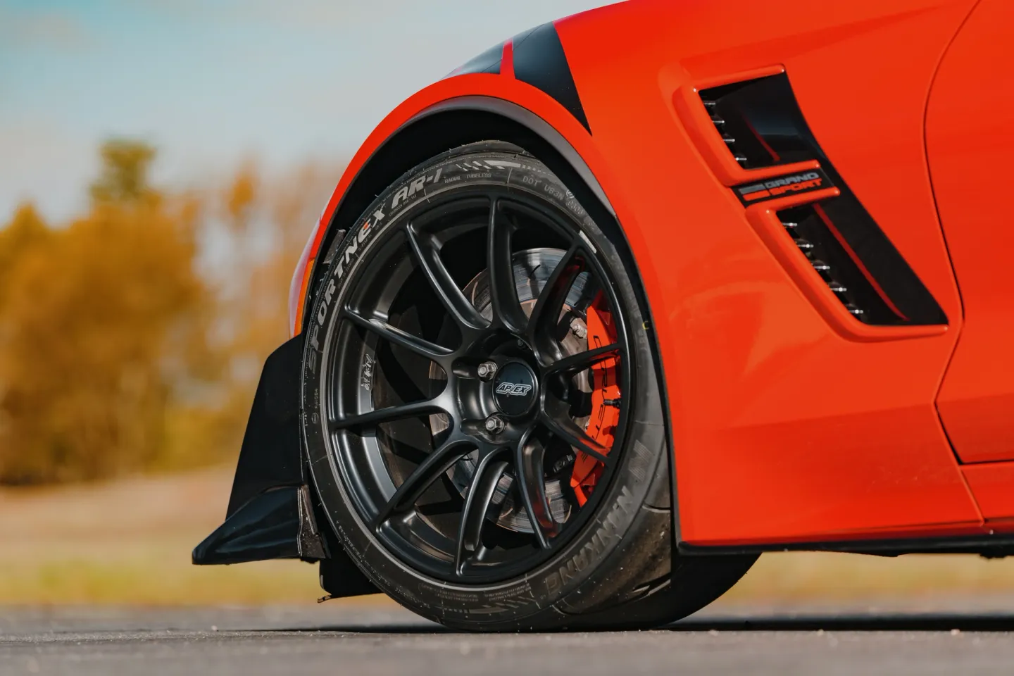 Chevrolet C7 Corvette Grand Sport with 18" SM-10RS Wheels in Satin Black
