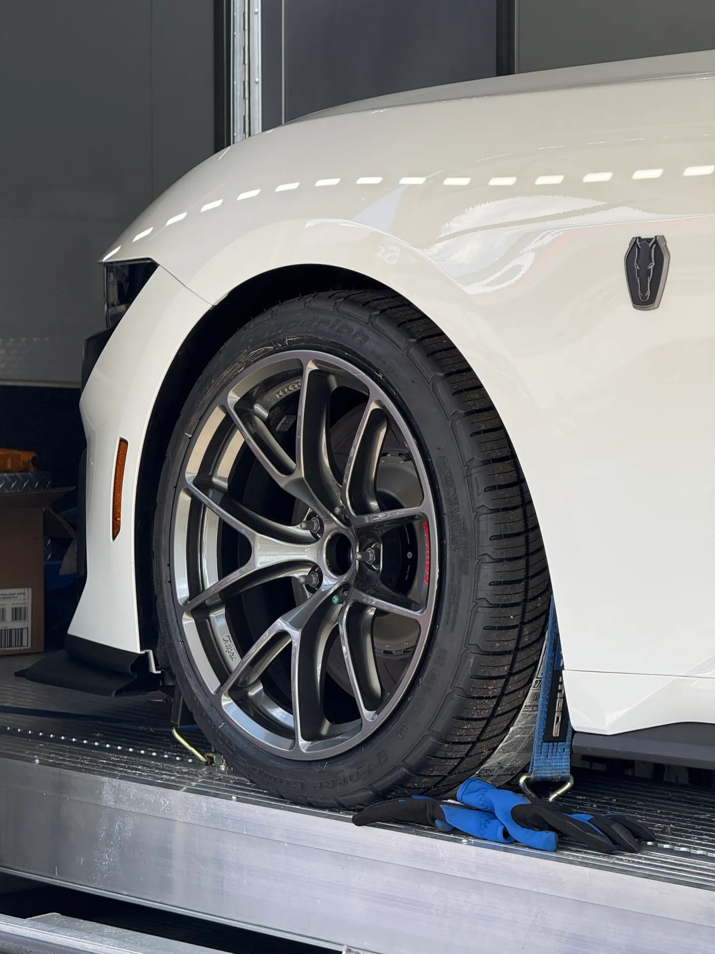 Ford Performance Mustang Dark Horse R with 18" VS-5RE Wheels in Anthracite