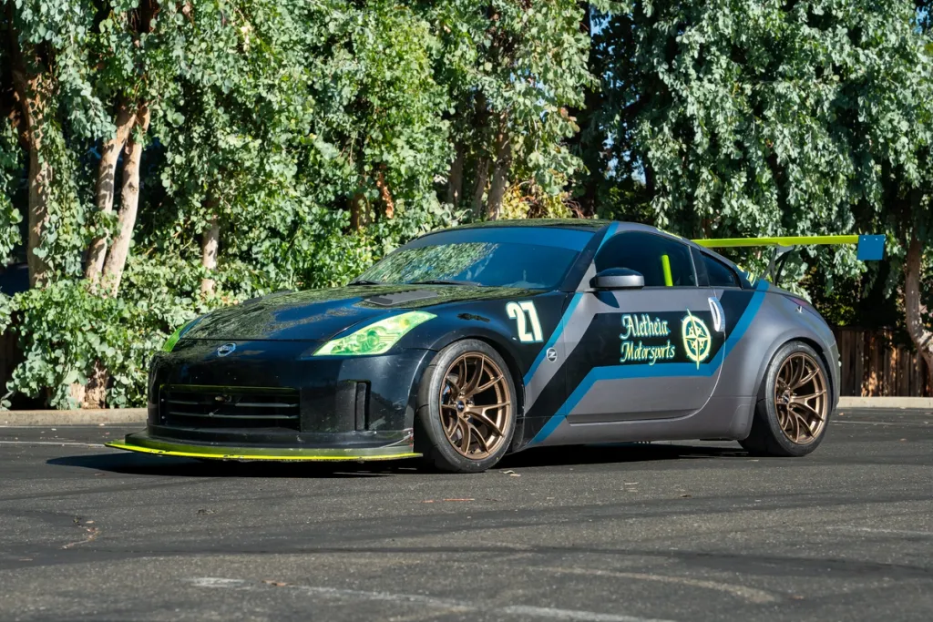 Nissan 350Z with 18" VS-5RS Wheels in Satin Bronze