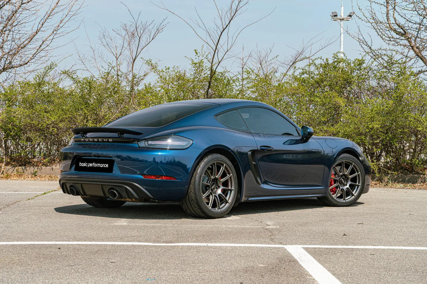 Porsche 718 Cayman GTS 4.0L with 19" SM-10 Wheels in Anthracite