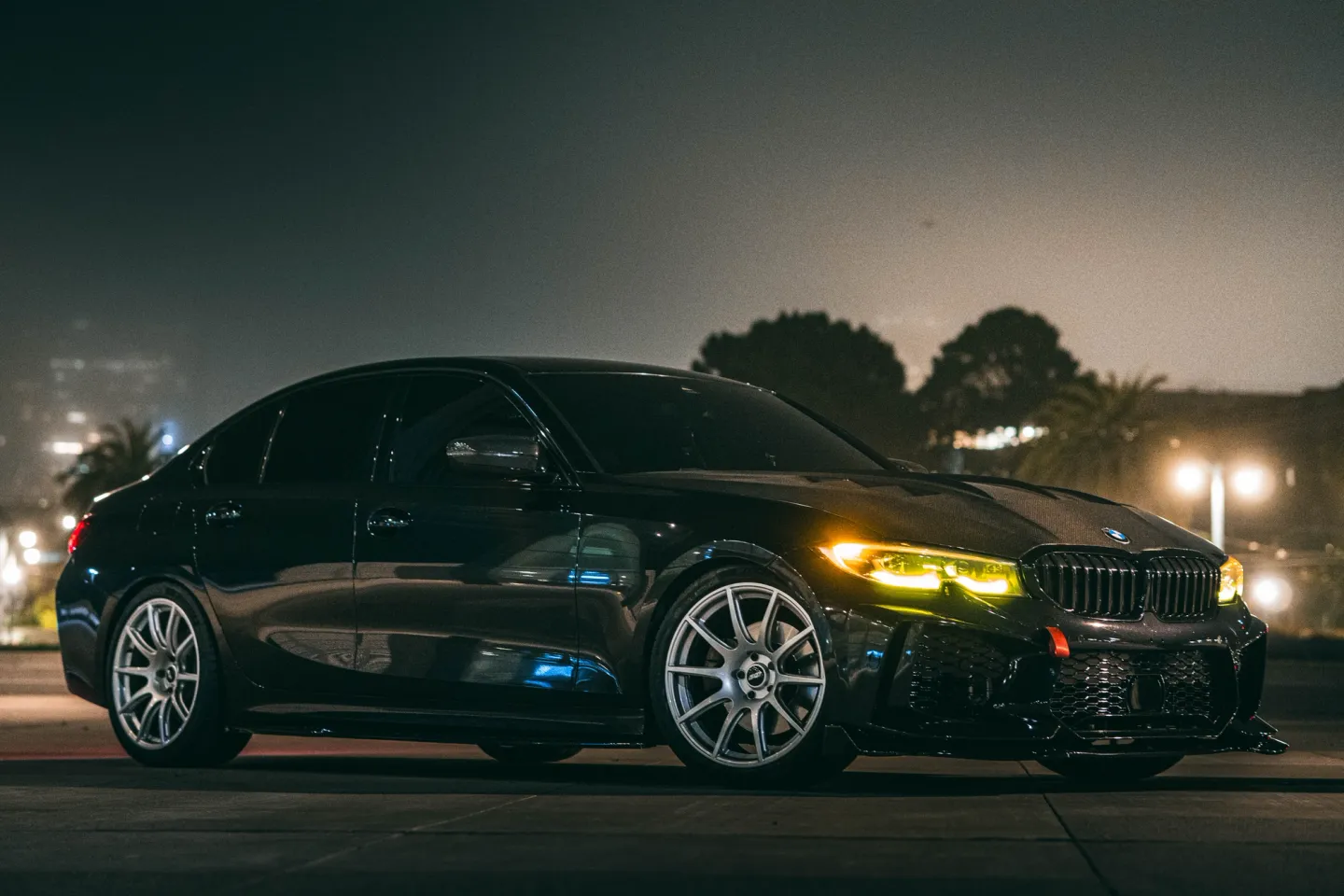 BMW G20 Sedan 3 Series with 19" SM-10 Wheels in Race Silver