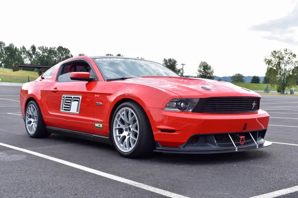 Ford S197 Mustang GT with 18" EC-7 Wheels in Race Silver