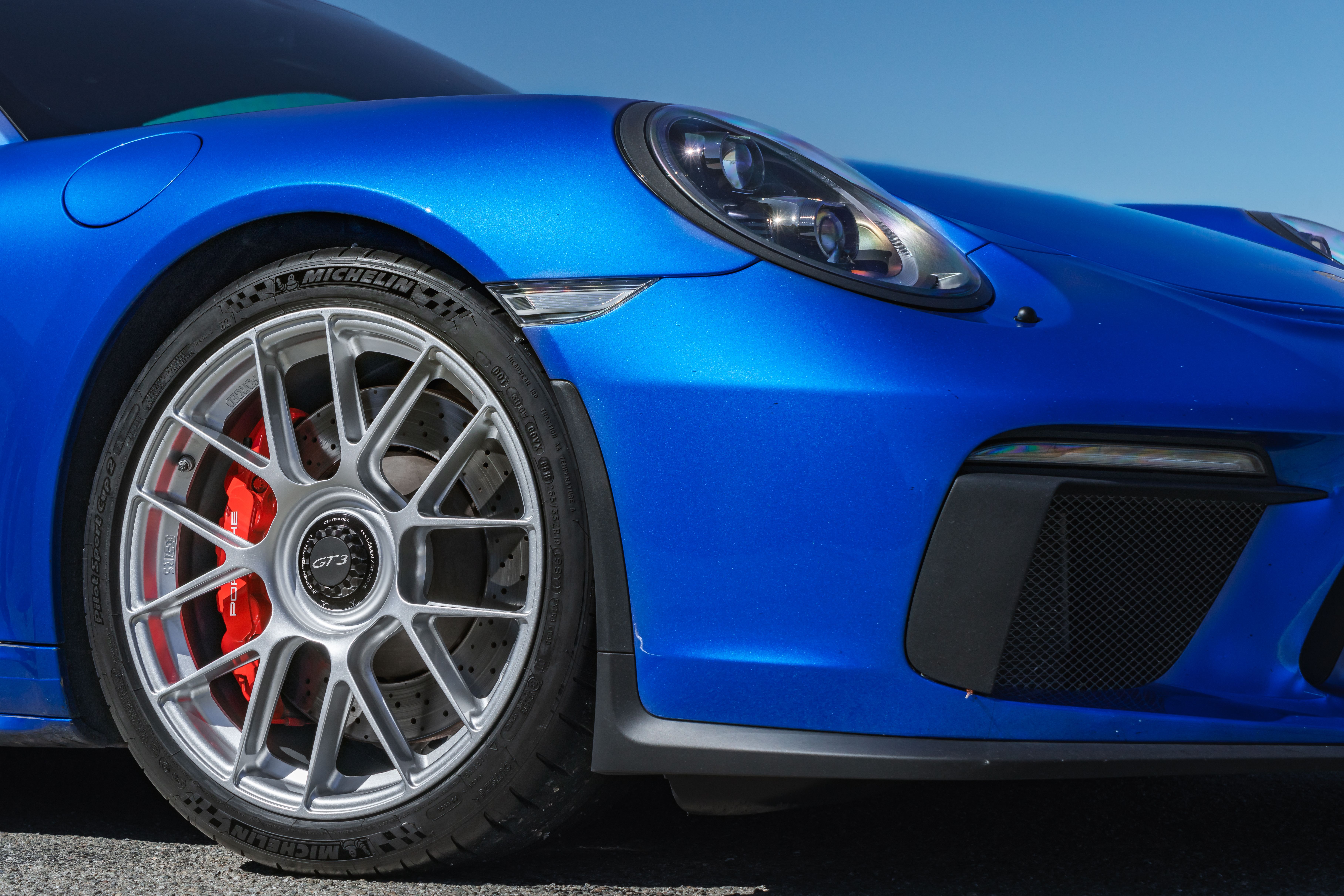 Porsche 911 991.2 GT3 Touring with 19" EC-7RS Wheels in Race Silver