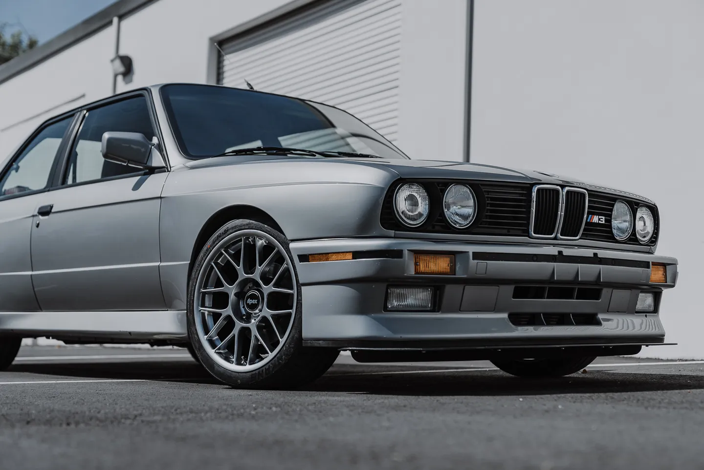 BMW E30 M3 with 17" ARC-8 Wheels in Hyper Black