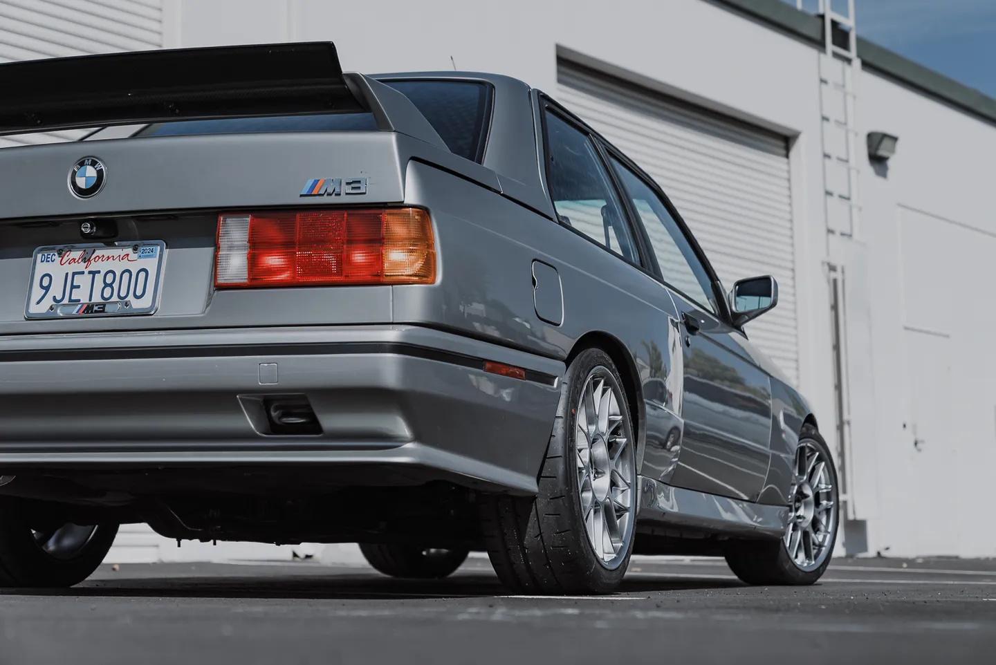 BMW E30 M3 with 17" ARC-8 Wheels in Hyper Black