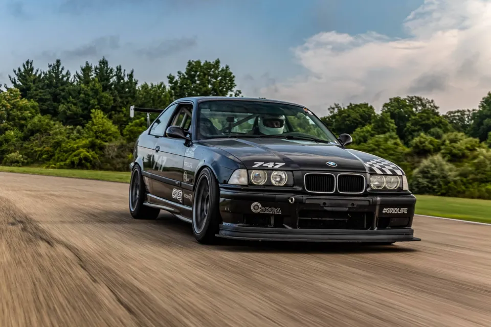 BMW E36 M3 with 17" ARC-8 Wheels in Hyper Black