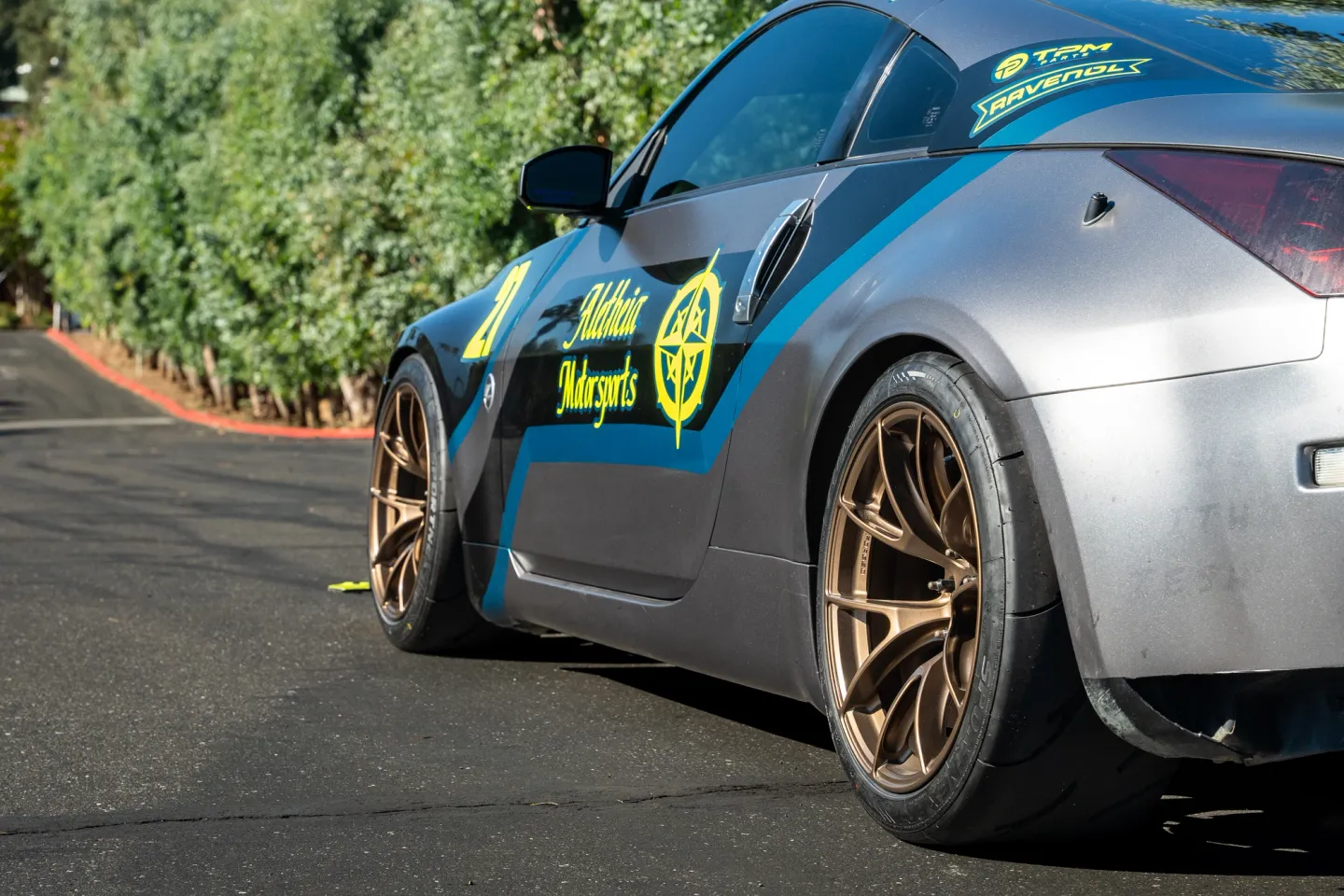 Nissan 350Z with 18" VS-5RS Wheels in Satin Bronze