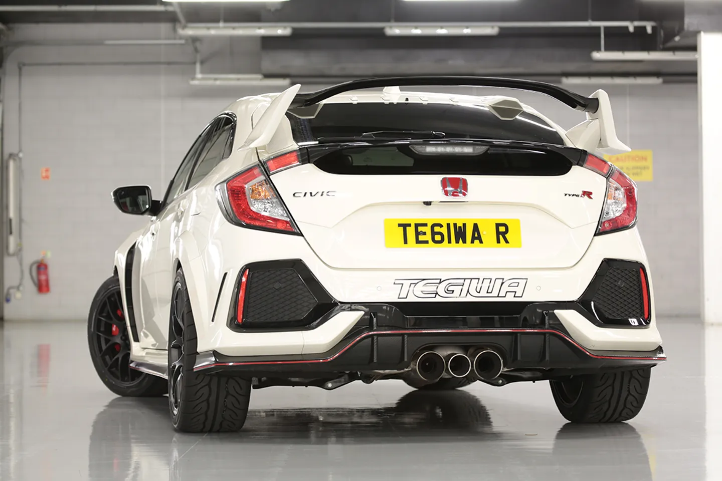 Tegiwa's Type-R Track Car Featuring 19" EC-7 Wheels