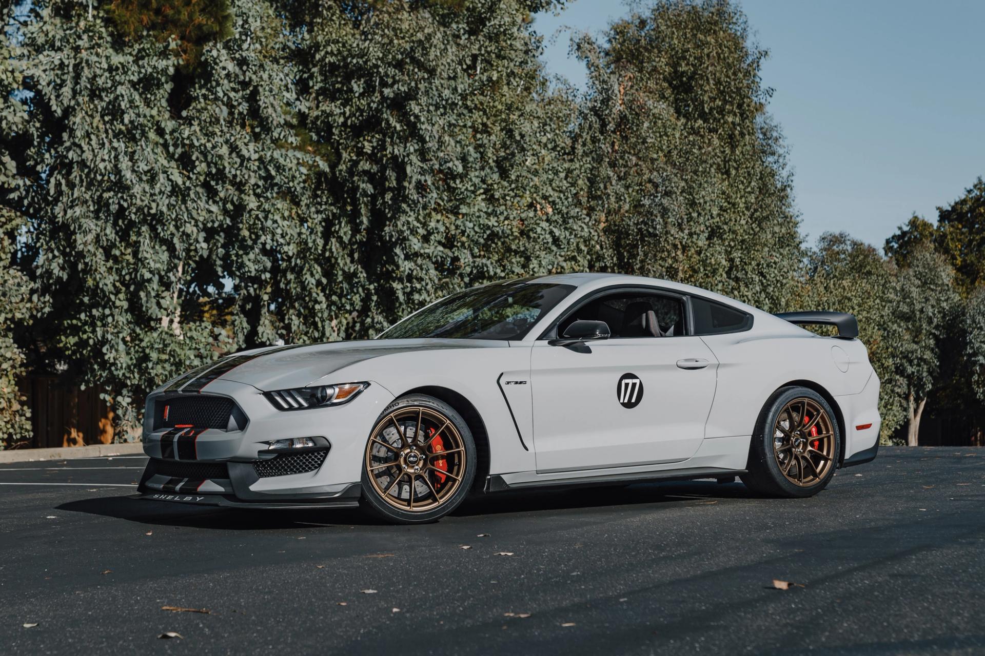 Ford S550 Mustang GT350R with 19" SM-10RS Wheels in Satin Bronze