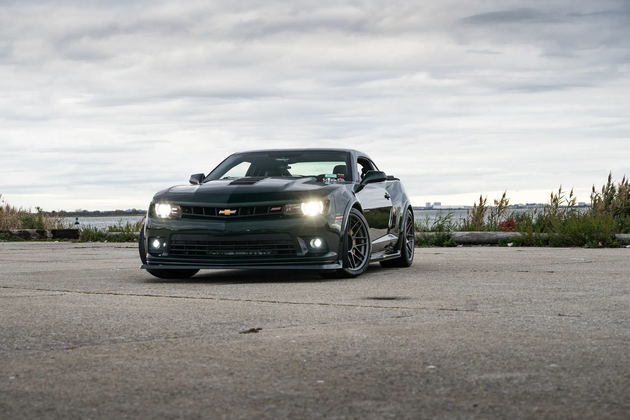 Chevrolet 5th Gen Camaro SS with 19" ARC-8 Wheels in Anthracite