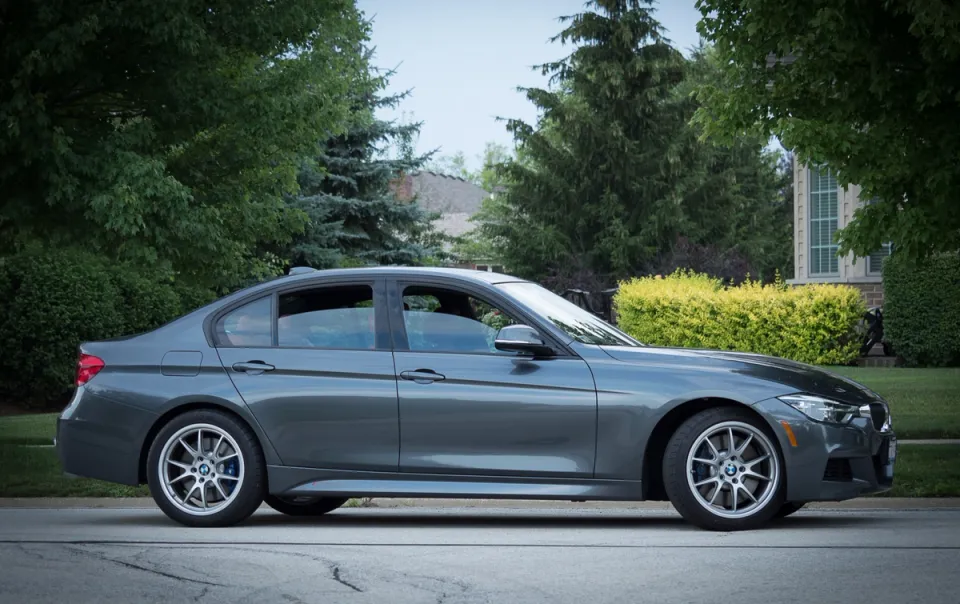 BMW F30 Sedan 3 Series with 18" FL-5 Wheels in Race Silver