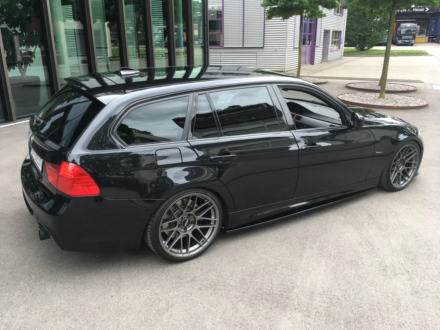 BMW E91 LCI Wagon 3 Series with 19" ARC-8 Wheels in Anthracite
