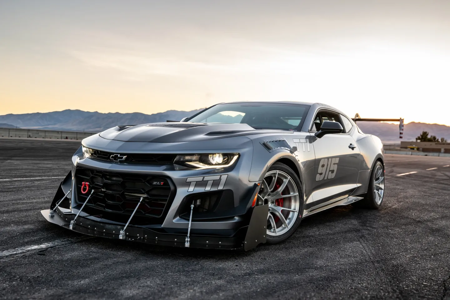 Chevrolet 6th Gen Camaro ZL1 1LE with 18" VS-5RS Wheels in Brushed Clear