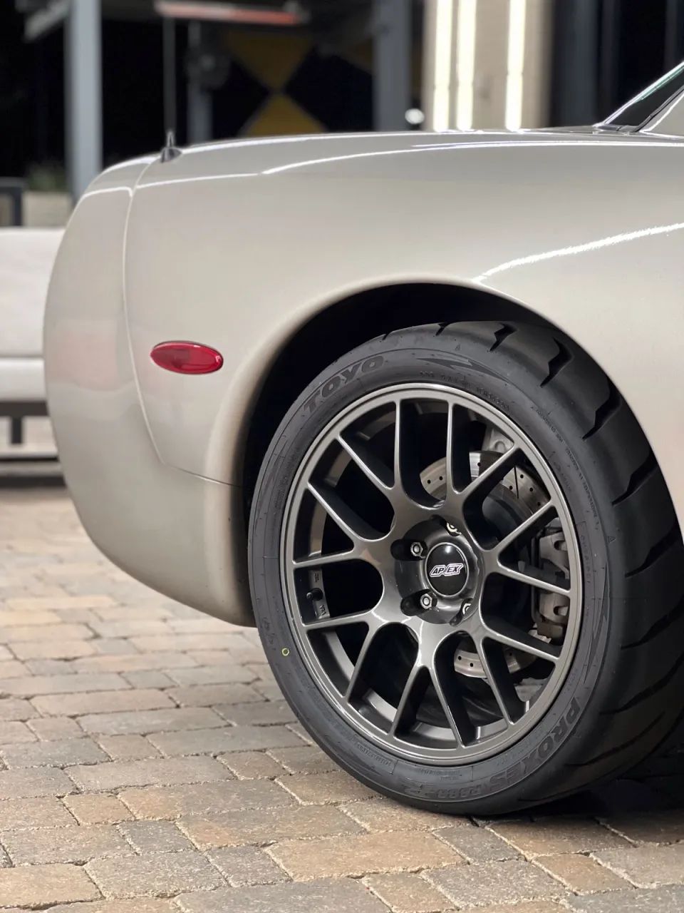 Chevrolet C5 Corvette Base/Z51 with 18" EC-7 Wheels in Anthracite