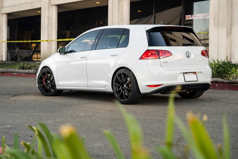 VW MK7 GTI with 18" SM-10 Wheels in Satin Black