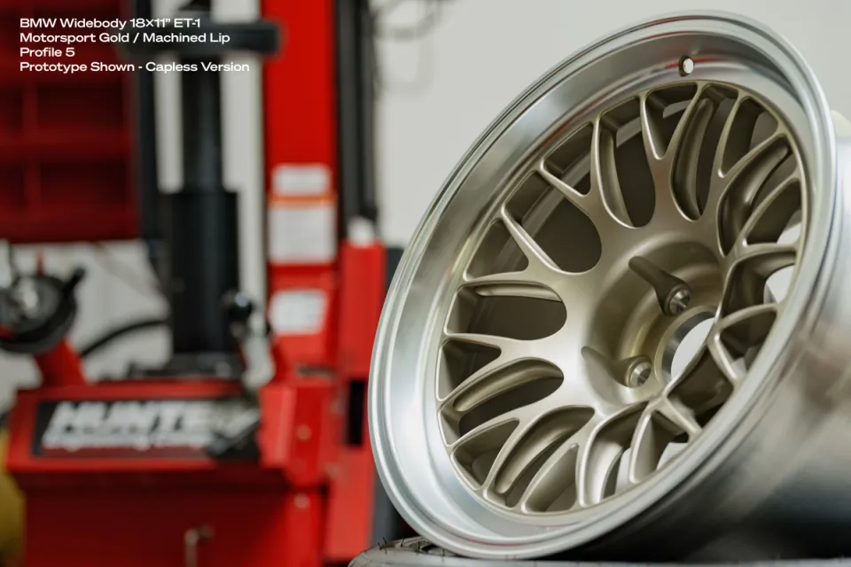 BMW E46 M3 with 18" ML-10RT Wheels in Motorsport Gold