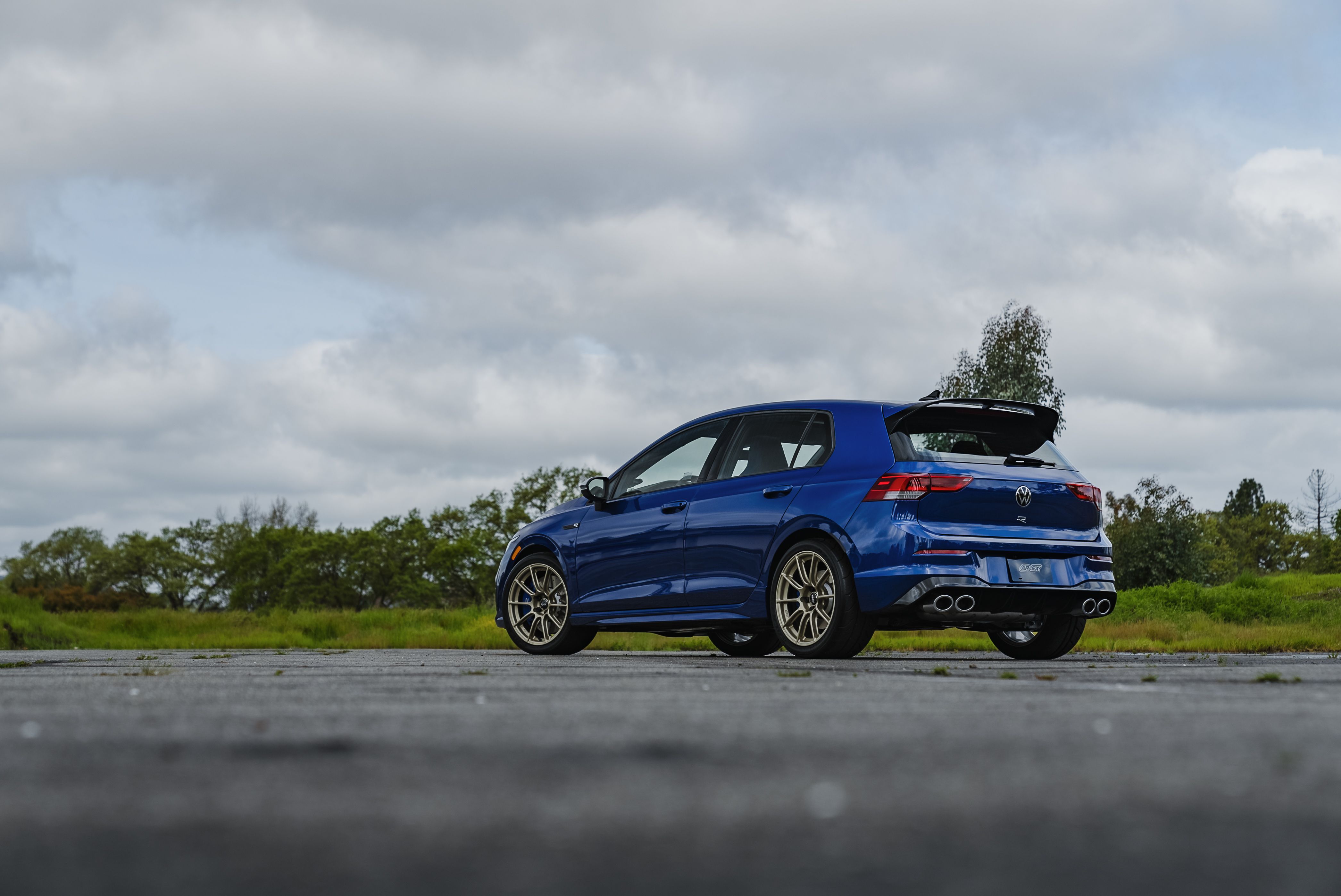 VW MK8 Golf R with 18" SM-10RS Wheels in Motorsport Gold