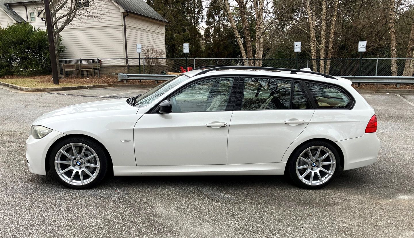 BMW E91 LCI Wagon 3 Series with 18" SM-10 Wheels in Race Silver