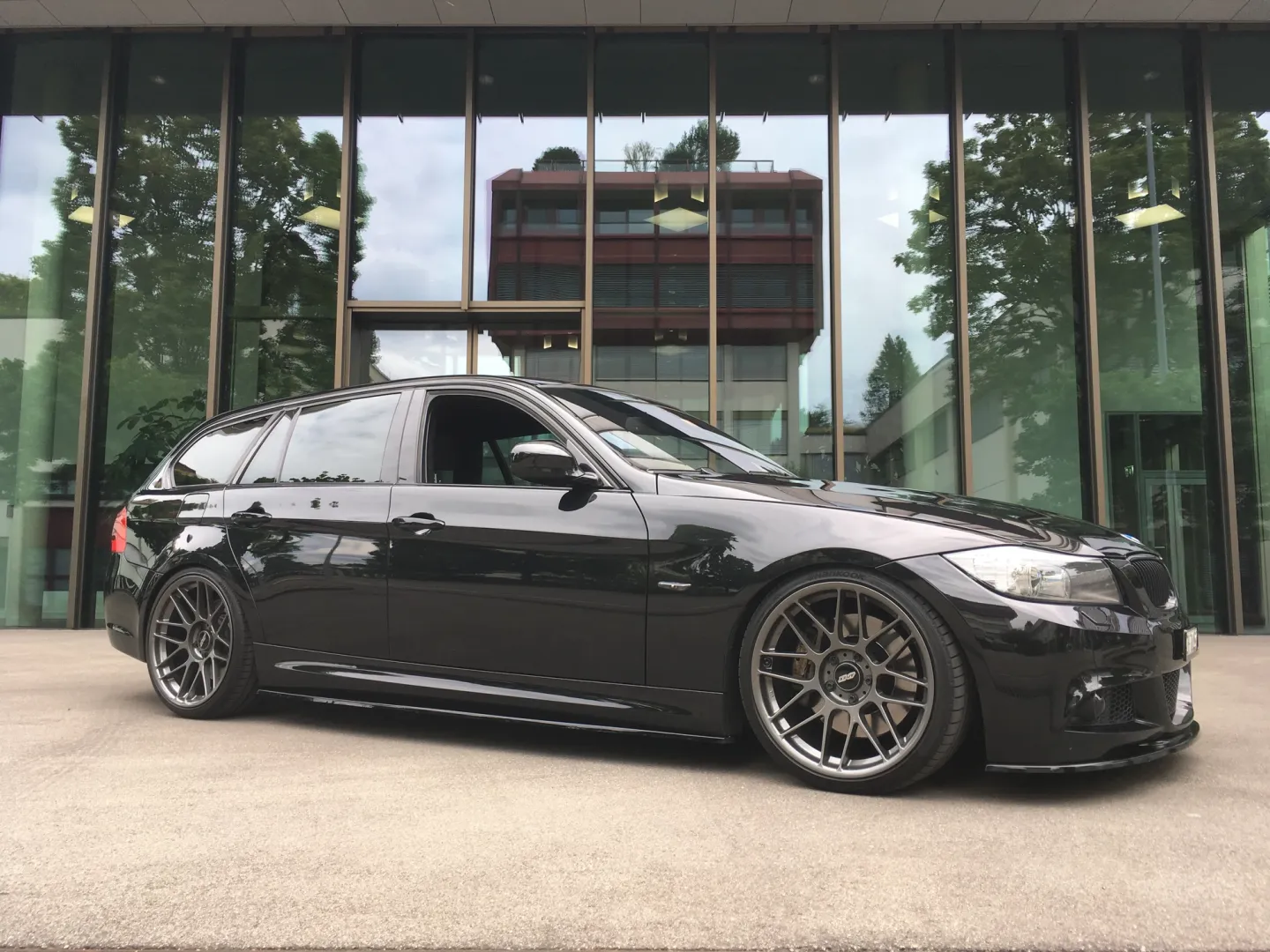 BMW E91 LCI Wagon 3 Series with 19" ARC-8 Wheels in Anthracite