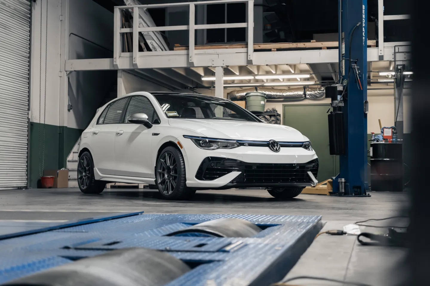 VW MK8 Golf R with 18" SM-10 Wheels in Anthracite