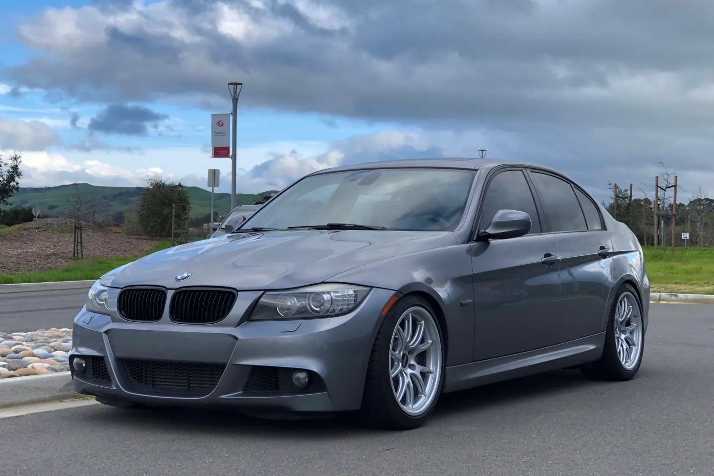 BMW E90 LCI Sedan 3 Series with 18" FL-5 Wheels in Race Silver