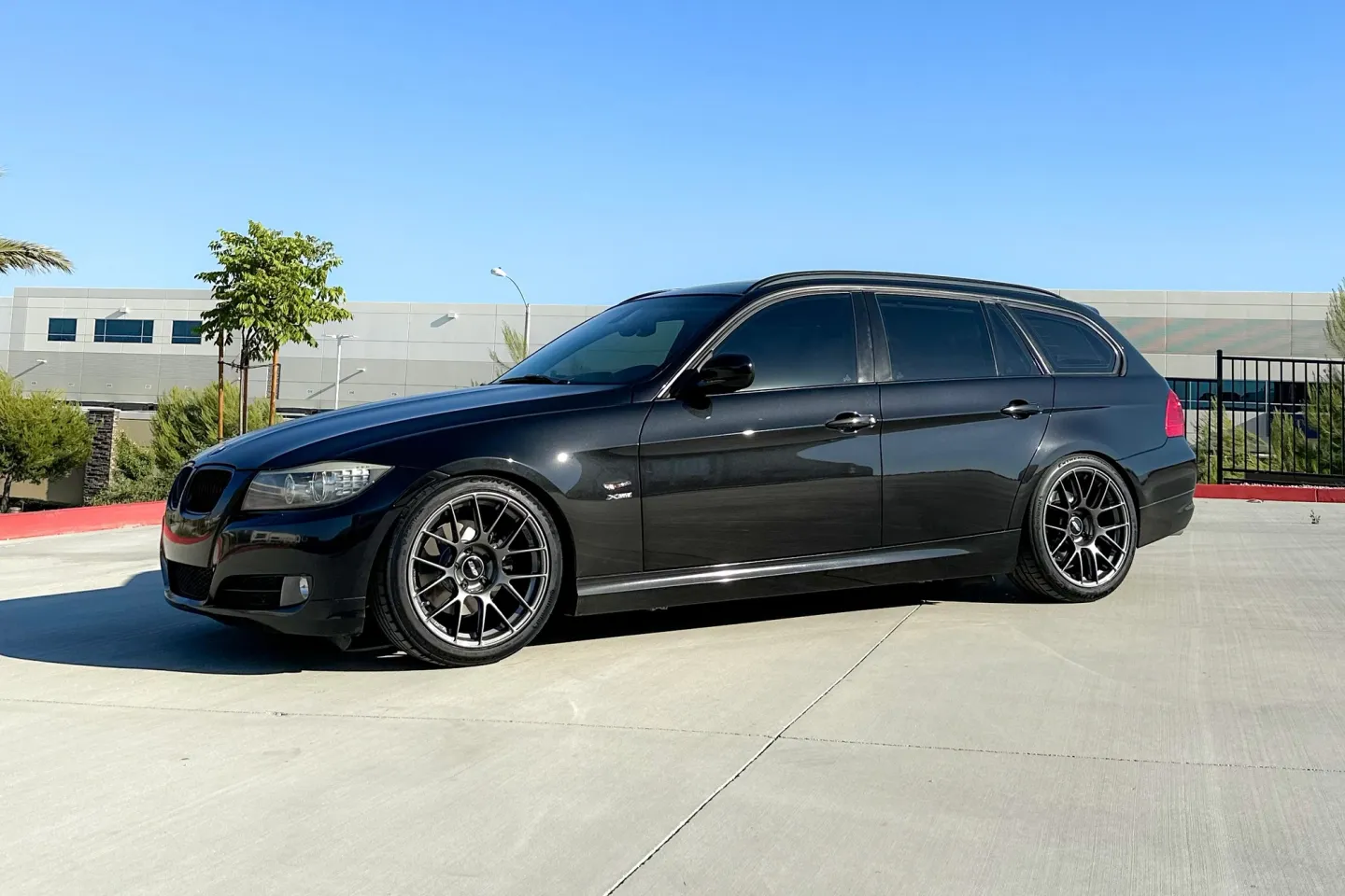 BMW E91 Wagon 3 Series with 18" EC-7RS Wheels in Anthracite
