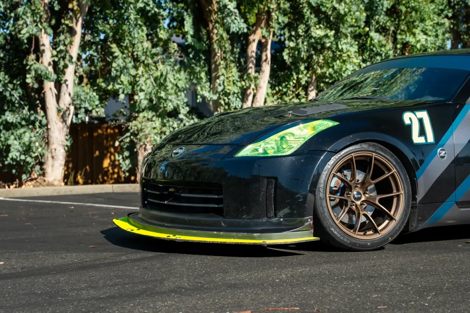 Nissan 350Z with 18" VS-5RS Wheels in Satin Bronze
