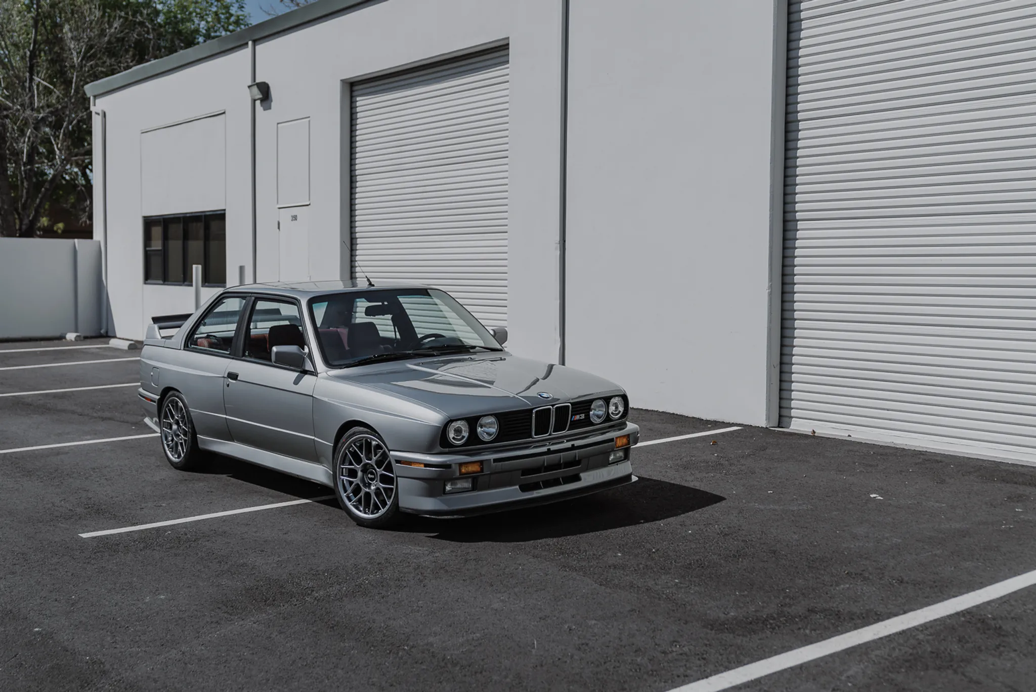 BMW E30 M3 with 17" ARC-8 Wheels in Hyper Black